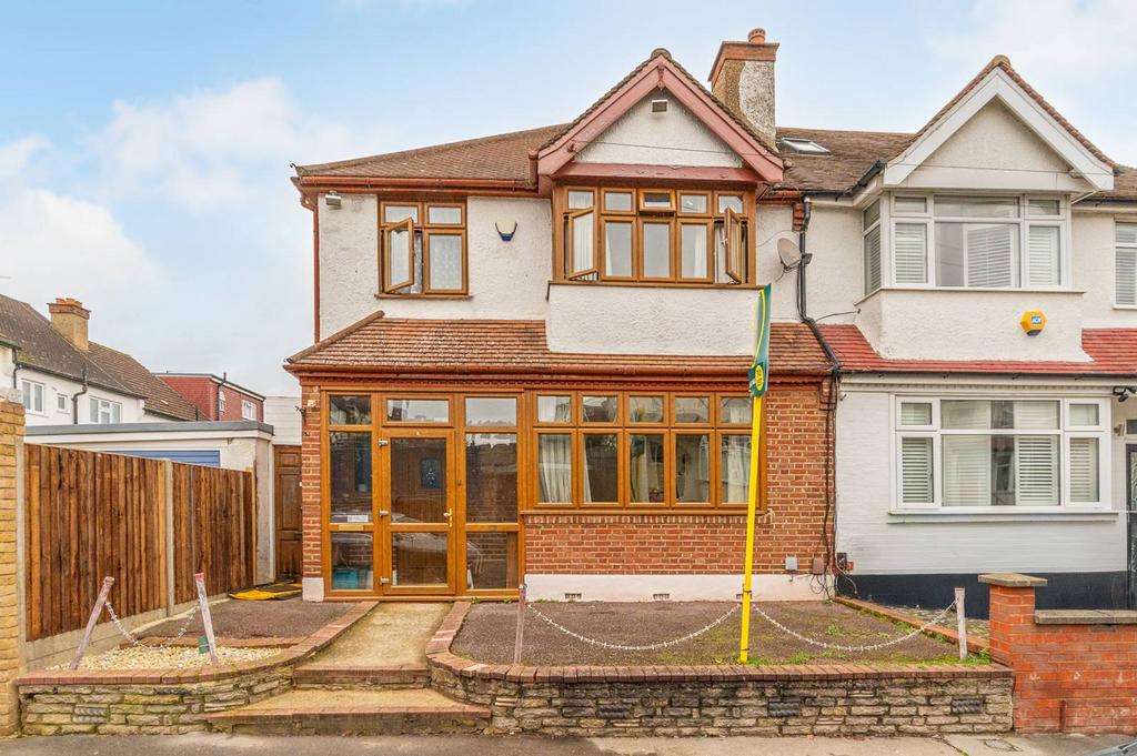 Semley Road, Norbury, London, SW16 3 bed semi-detached house - £2,400 ...