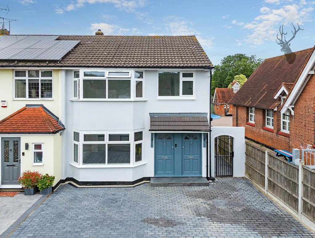 Lambourne Road, Chigwell IG7 2 bed apartment to rent - £1,700 pcm (£392 pw)