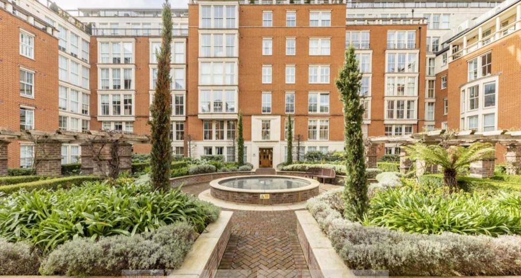 Francis House, Coleridge Gardens 1 bed apartment to rent - £2,800 pcm ...