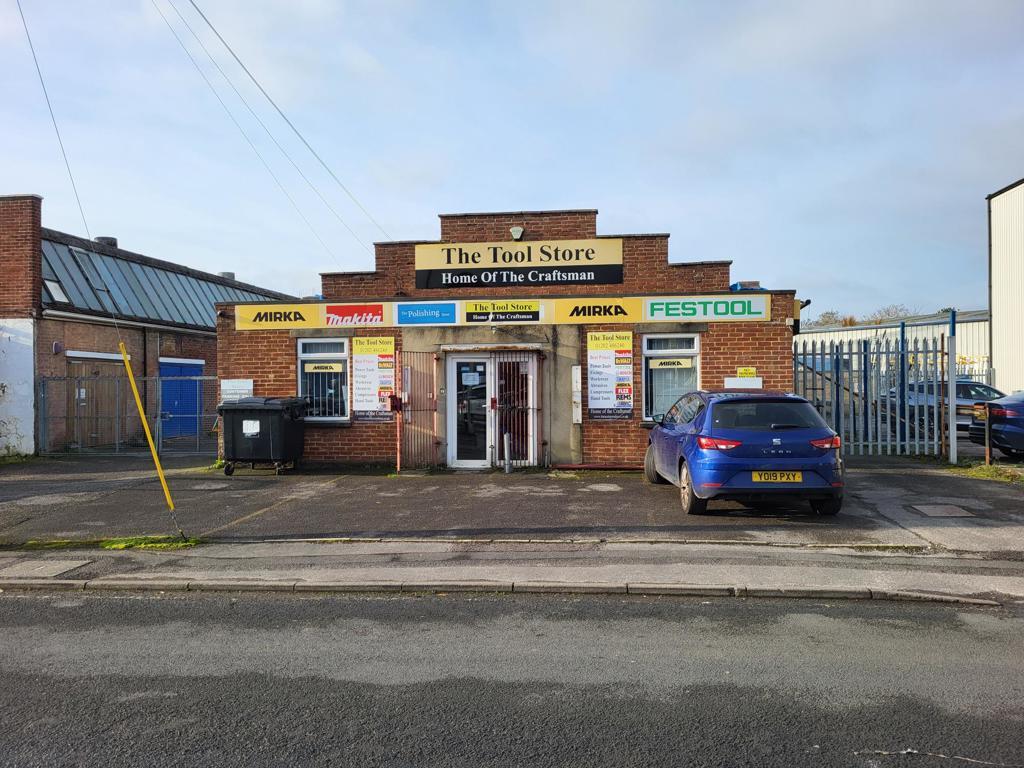 23 Groveley Road, Christchurch, Dorset Warehouse - £1,200 pcm (£277 pw)