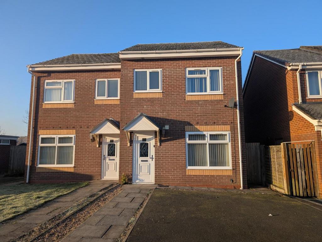 Saxon Wood Road, Cheswick Green... 3 bed house - £1,400 pcm (£323 pw)