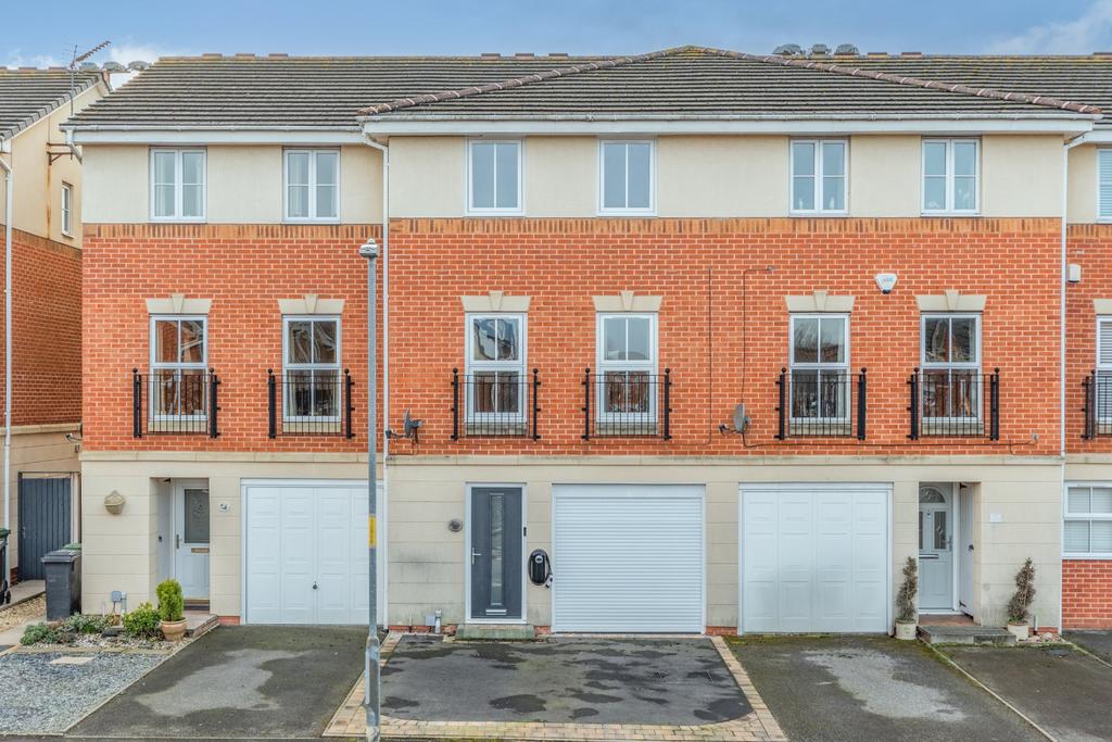 Pulman Close, Batchley, Redditch, B97 3 bed terraced house - £275,000