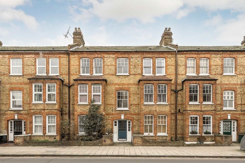 Queenstown Road, London SW8 2 bed flat - £600,000