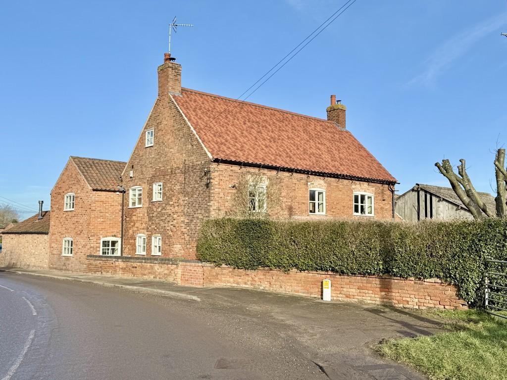 The Turnpike, Halam, Newark 4 bed farm house - £1,800 pcm (£415 pw)