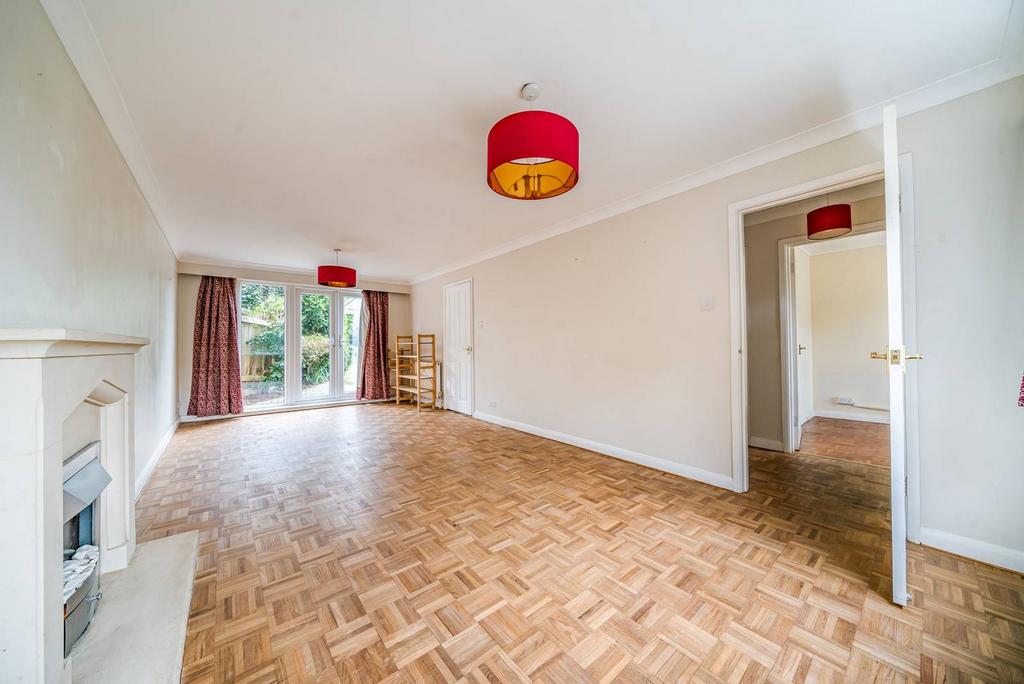 Woking, St Johns, Woking, GU21 3 bed detached house - £2,500 pcm (£577 pw)