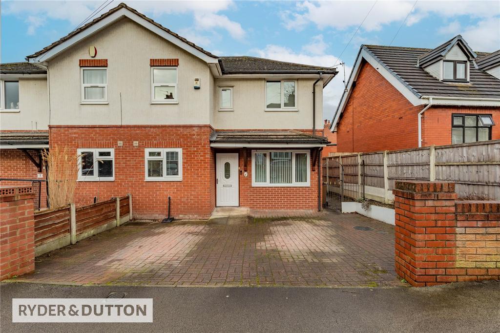 Farmway, Alkrington, Middleton... 3 bed semi-detached house - £310,000
