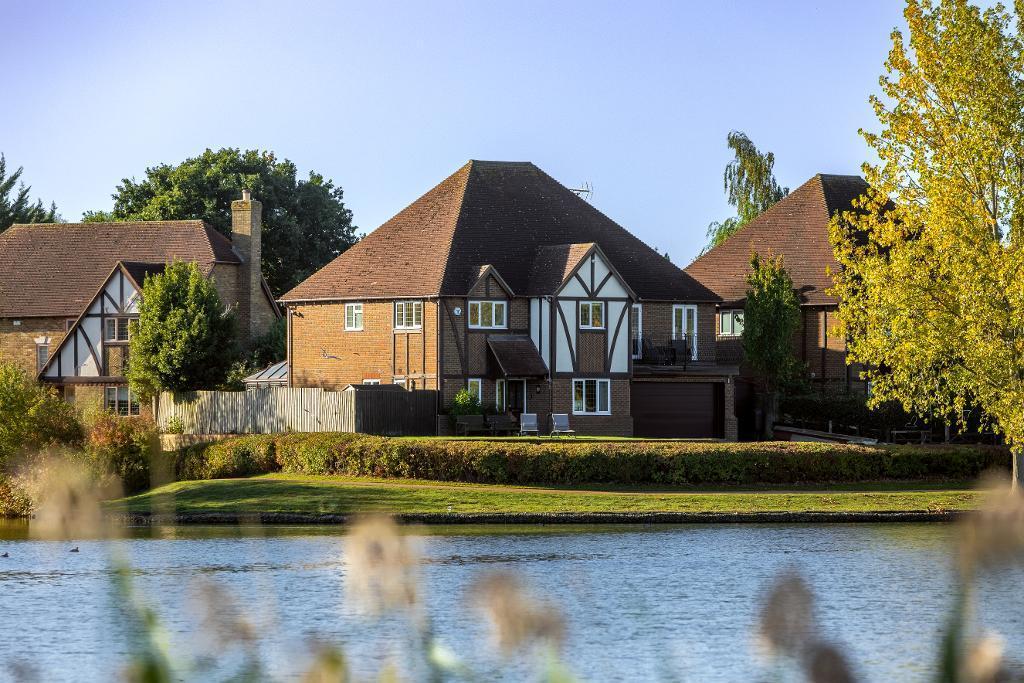 Furzton, Milton Keynes MK4 5 bed detached house for sale - £1,150,000