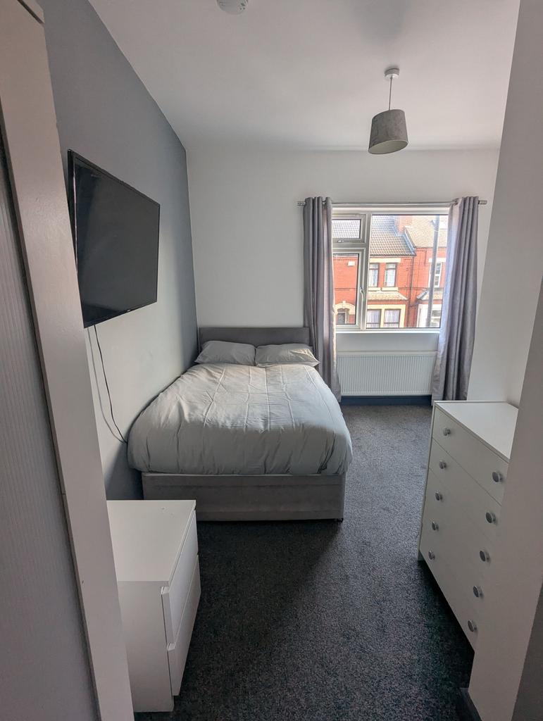 HMO Room 5, Rockingham Road 1 bed in a house share to rent - £520 pcm ...