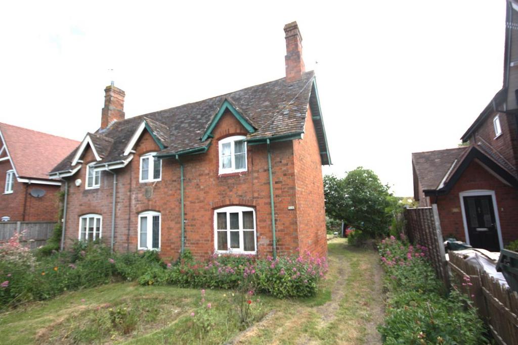 Pickersleigh Road, Malvern, WR14 2QS 2 bed semi-detached house - £160,000