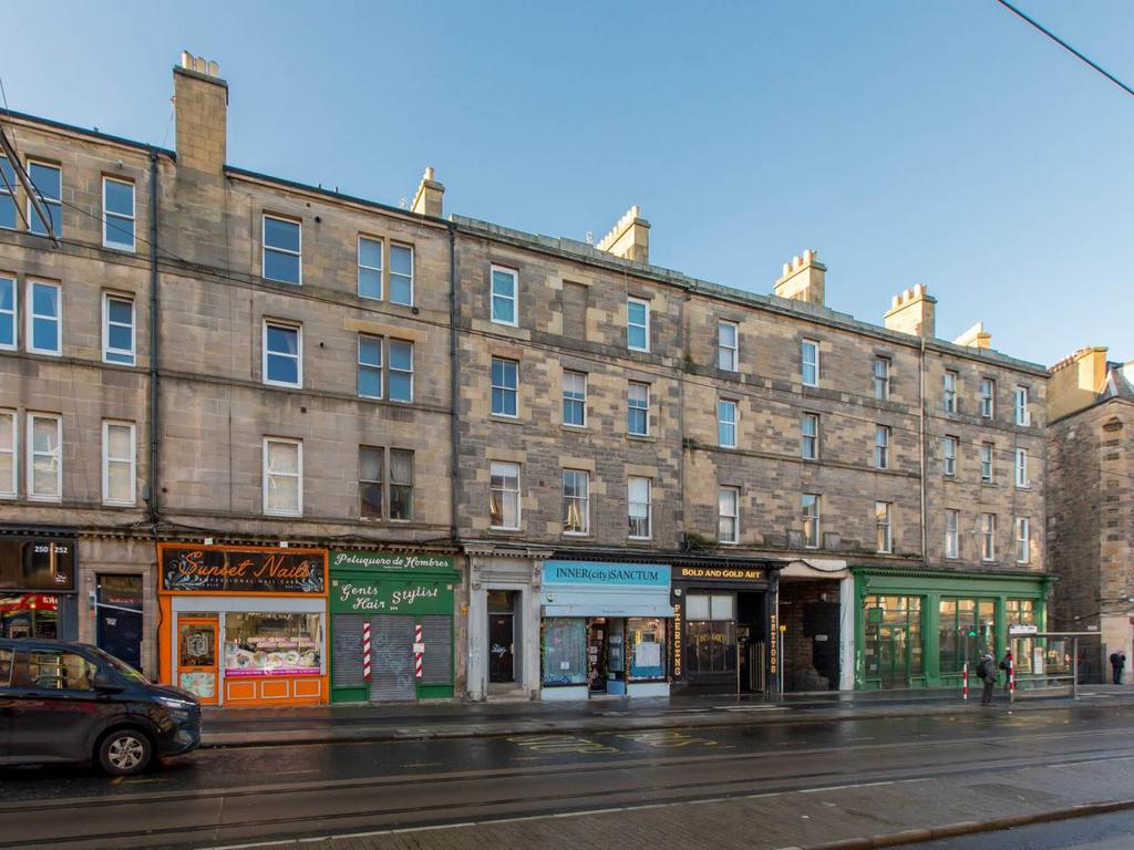 Leith Walk, Leith, Edinburgh 2 bed flat - £1,250 pcm (£288 pw)