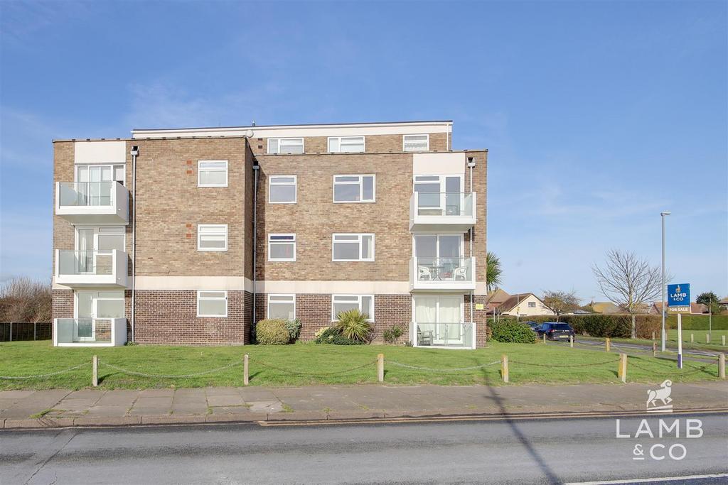 Lyndhurst Road, Clacton-On-Sea CO15 2 bed flat - £225,000