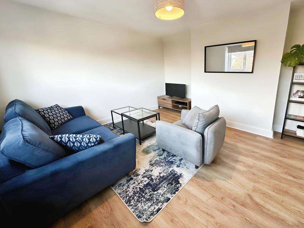 Meltham Avenue, Manchester, M20 2 bed flat - £1,400 pcm (£323 pw)