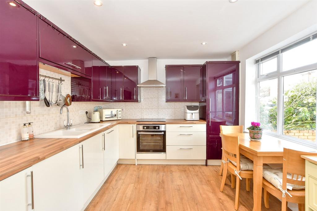 Bosmere Gardens, Emsworth, Hampshire 2 bed terraced house - £375,000