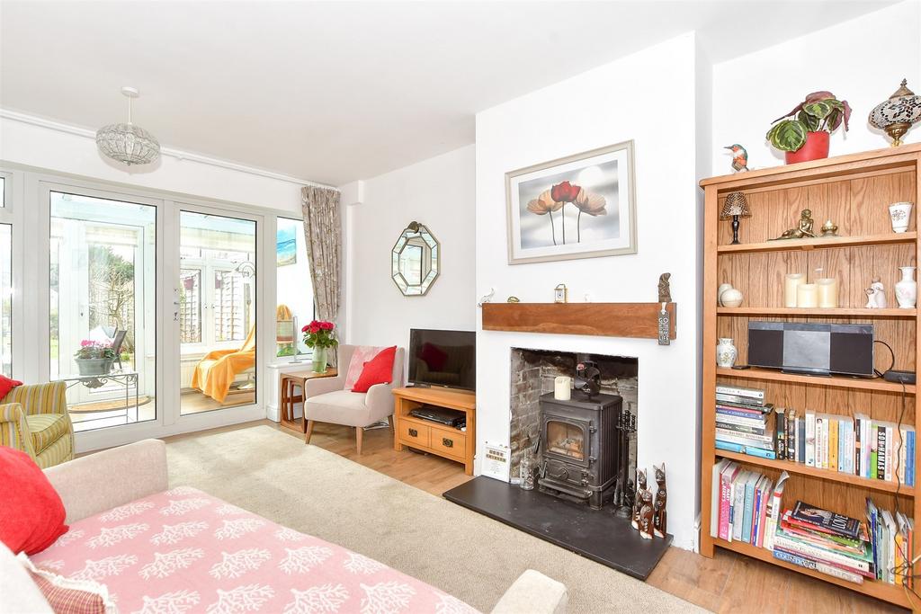 Bosmere Gardens, Emsworth PO10 2 bed terraced house - £247,500
