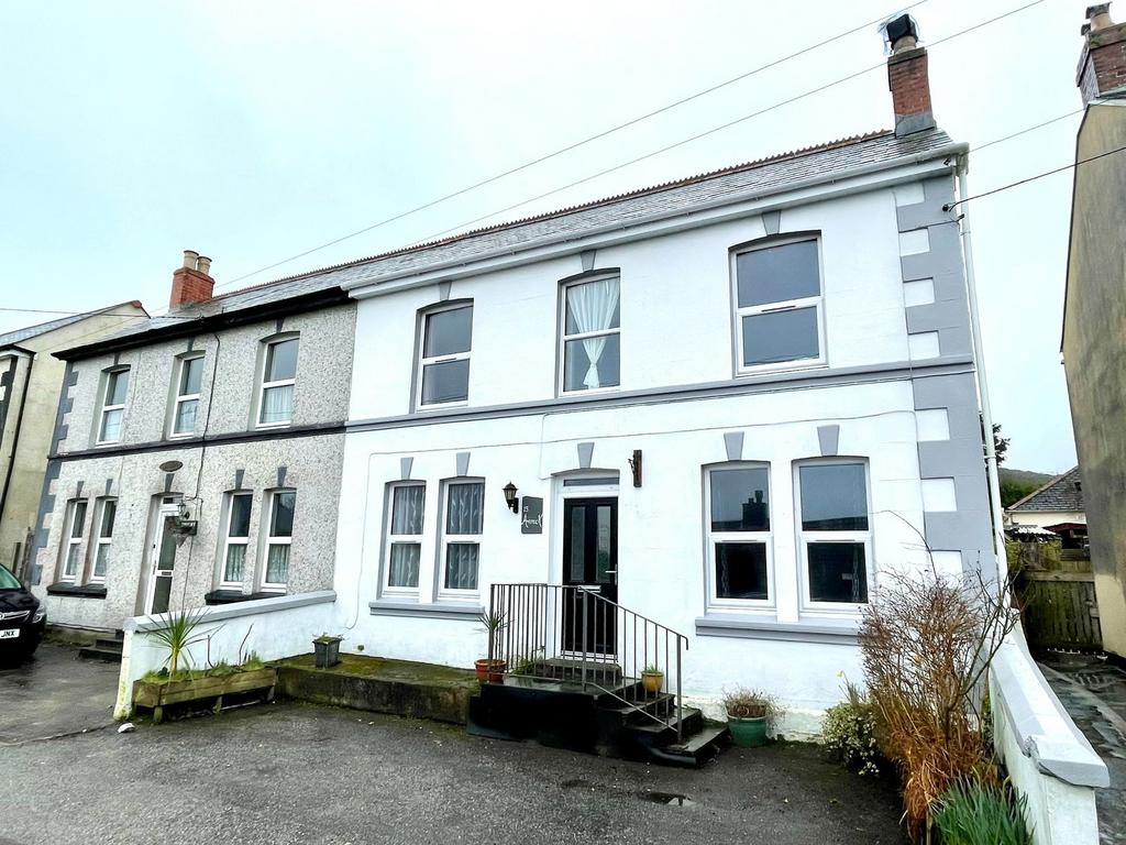 Roche Road, St. Austell PL26 3 bed semi-detached house - £272,000