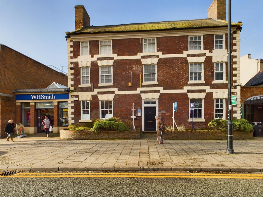 High Street, Mold, CH7 1 bed flat to rent - £695 pcm (£160 pw)