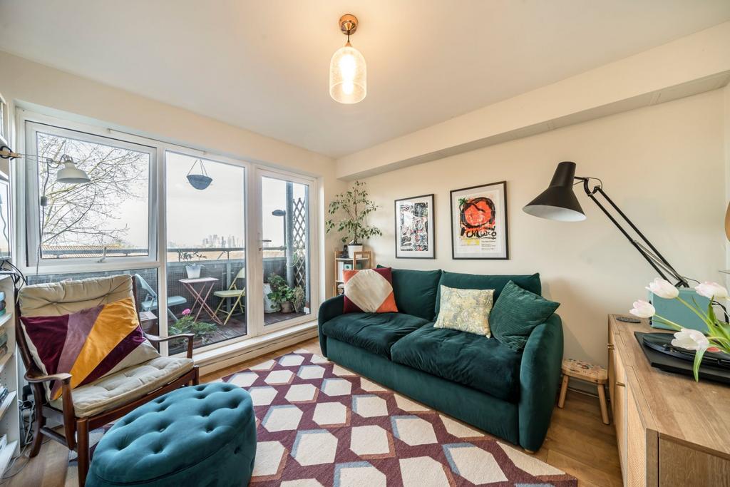 Bramhope Lane, Charlton, SE7 2 bed apartment for sale - £380,000
