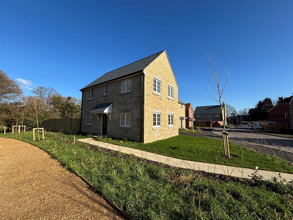 Shillingstone Lane, Okeford... 3 bed detached house - £420,000