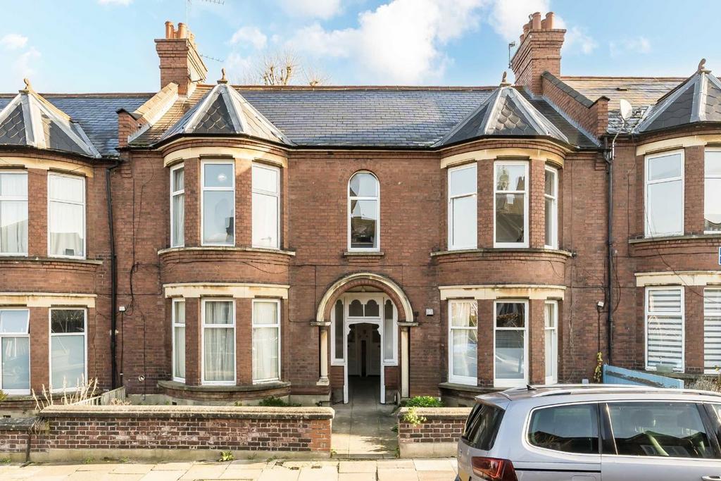 Radbourne Road, London SW12 1 bed flat - £1,850 pcm (£427 pw)