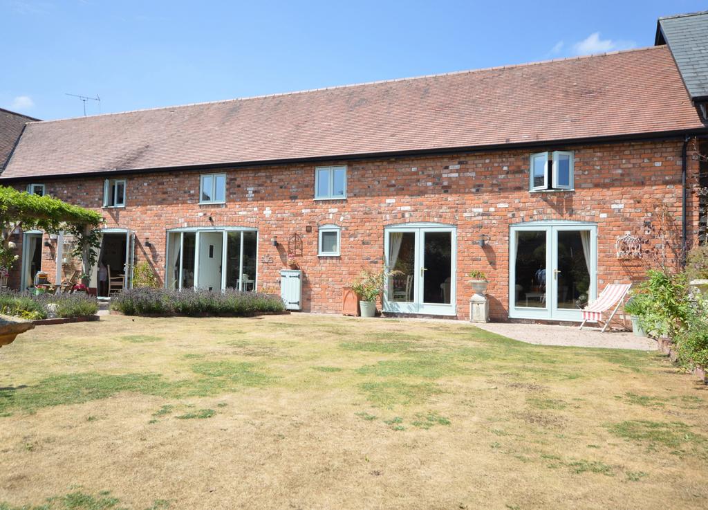 Weston Court Barns, Pembridge HR6 4 bed barn conversion - £550,000