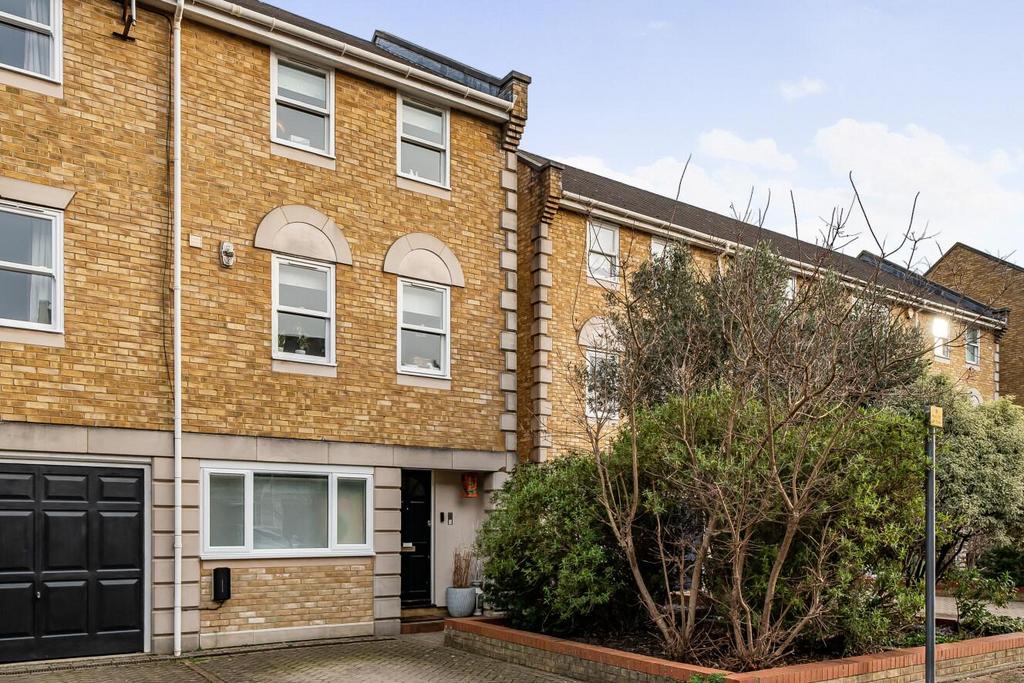 Vicarage Drive, Beckenham, Kent, BR3 4 bed end of terrace house for ...