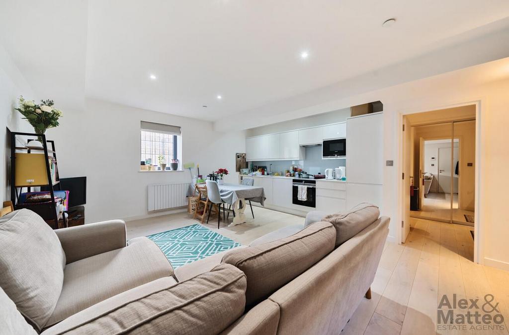 Chevron Apartment, St James Road, SE1 1 bed flat - £1,750 pcm (£404 pw)