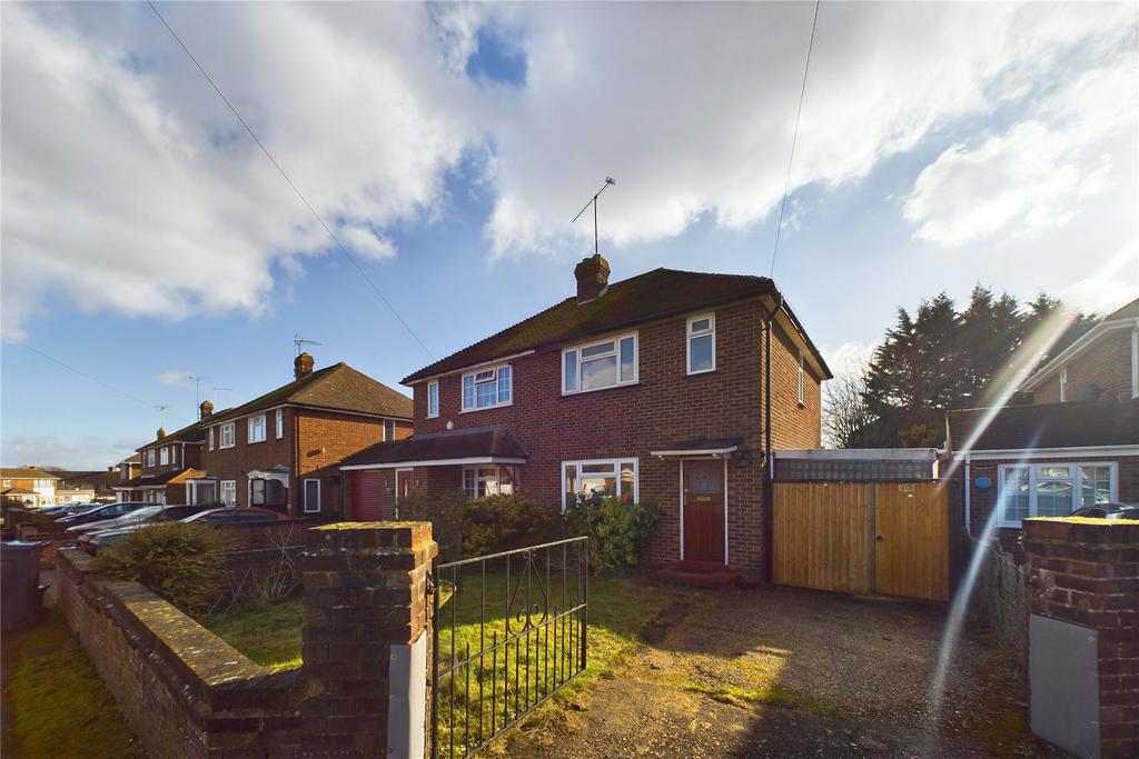 Worcester Close, Reading, Berkshire... 2 bed semi-detached house - £ ...