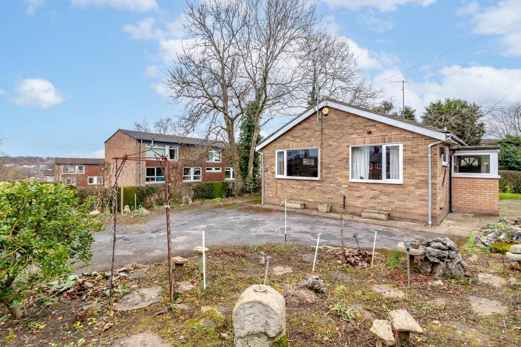 Ripon Road, Harrogate 2 bed detached bungalow - £250,000