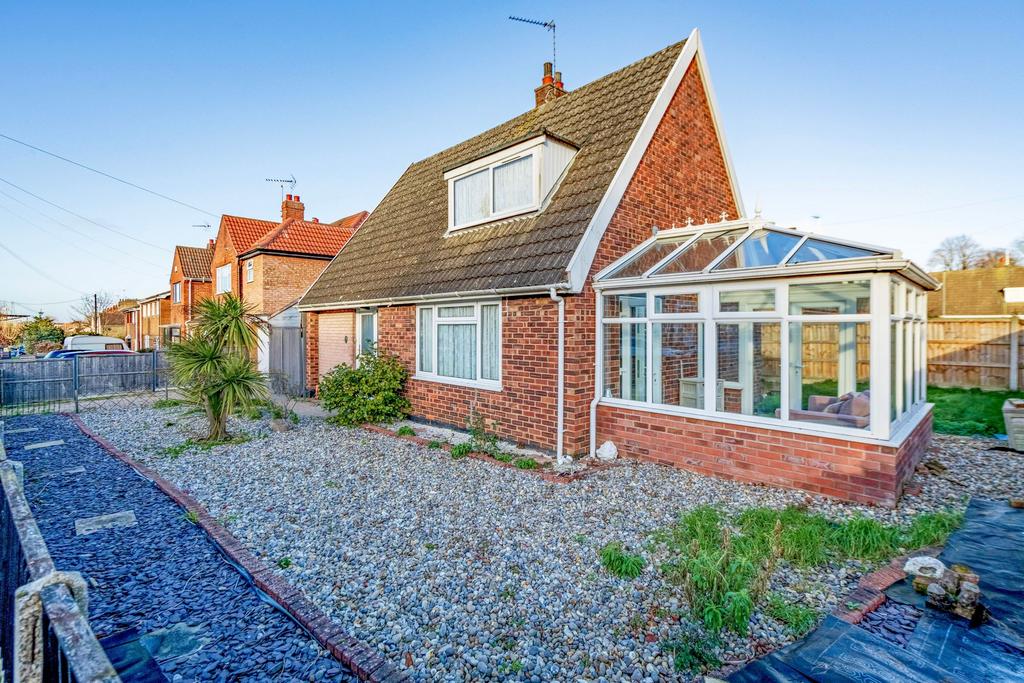 The Avenue, Lowestoft 2 bed chalet for sale - £230,000