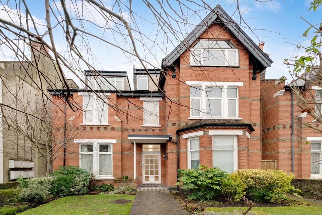 Madeley Road, London W5 2 bed flat - £2,353 pcm (£543 pw)