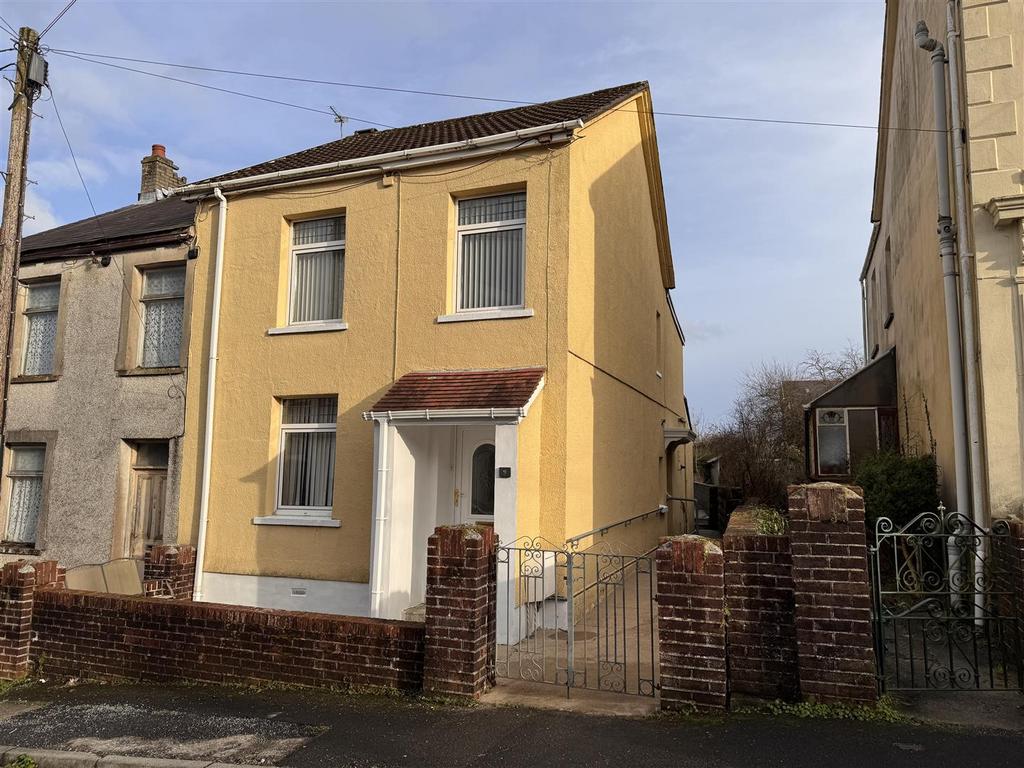 Coronation Road, Garnant, Ammanford 3 bed semi-detached house - £137,000