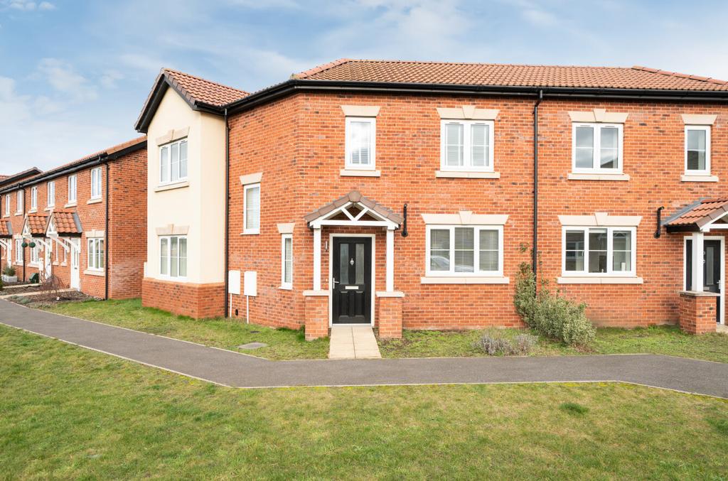 Lizards Way, Beck Row, IP28 3 bed semi-detached house - £94,500