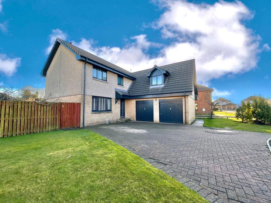 8 Highfield Circle, Kinross, KY13 5 bed detached house - £470,000