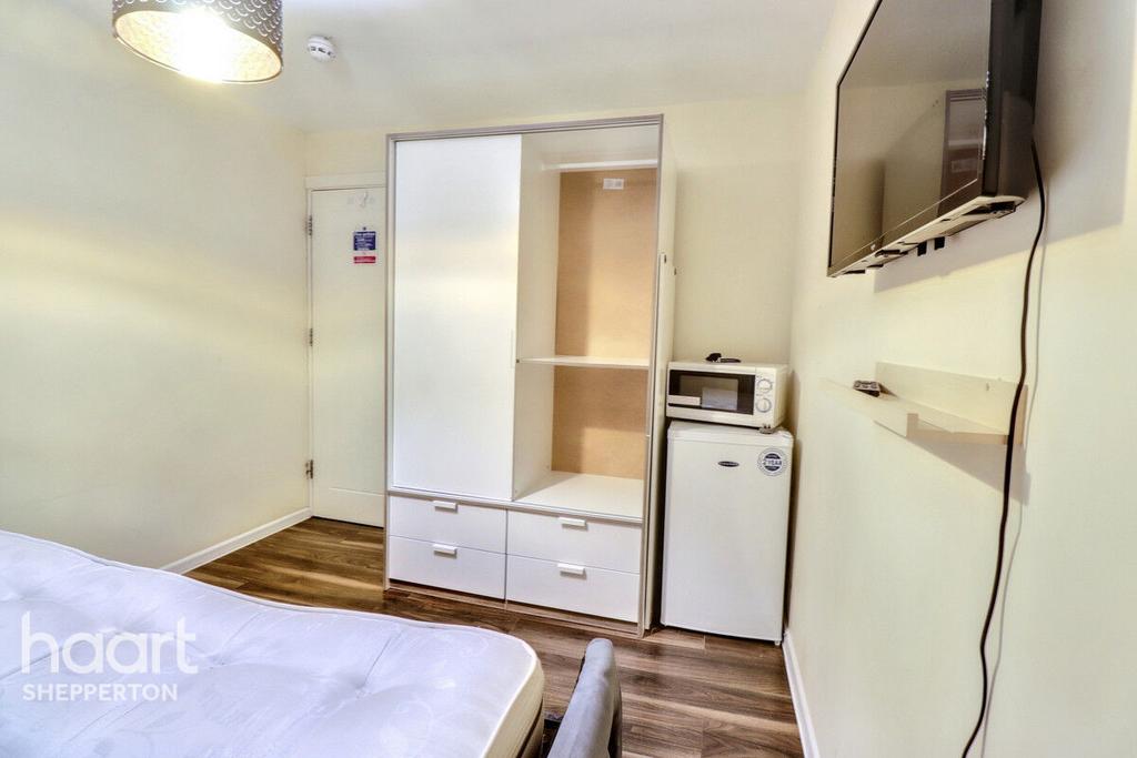 Mogden Lane, ISLEWORTH 1 bed in a house share to rent - £800 pcm (£185 pw)