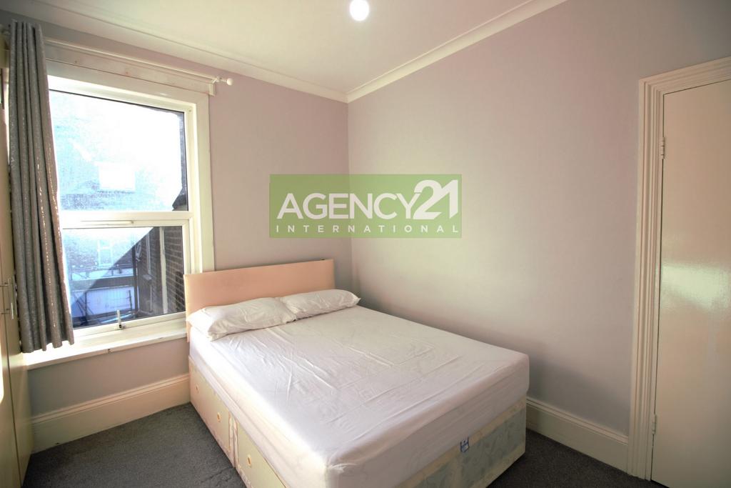 Romford Road, Manor Park, E12 2 bed flat share to rent - £1,000 pcm (£ ...