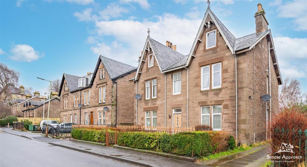 Queen Street, Perth 2 bed flat - £157,950