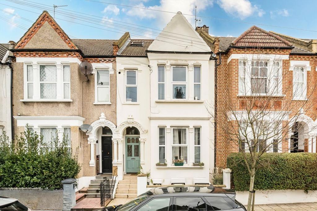 Kingscourt Road, London SW16 3 bed flat - £2,750 pcm (£635 pw)
