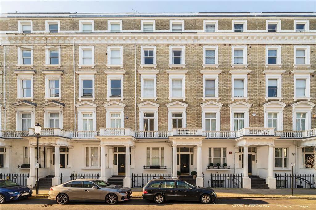 Harcourt Terrace, London SW10 1 bed flat - £775,000