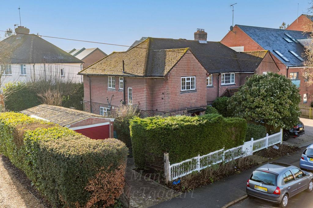 Holtye Avenue, East Grinstead RH19 3 bed semi-detached house for sale ...
