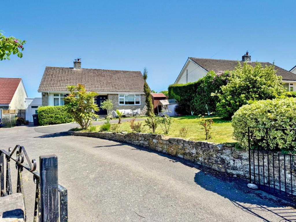 Catcott, Somerset 3 bed detached bungalow - £409,000