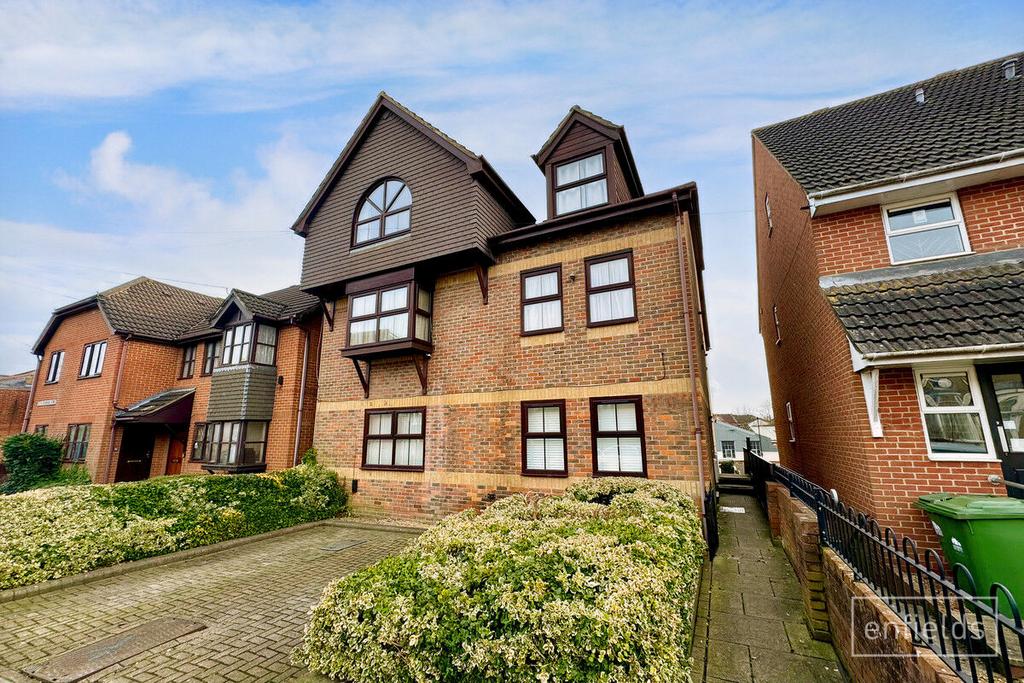Southampton SO15 2 bed maisonette - £155,000