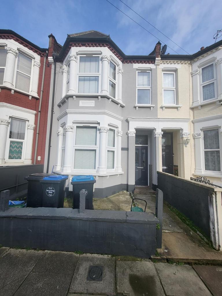 Leghorn Road, NW10 1 bed flat - £1,600 pcm (£369 pw)