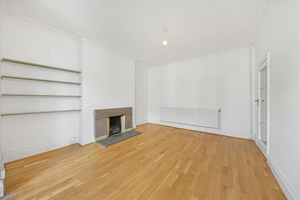 Howitt Road, London, NW3 3 bed flat - £3,748 pcm (£865 pw)