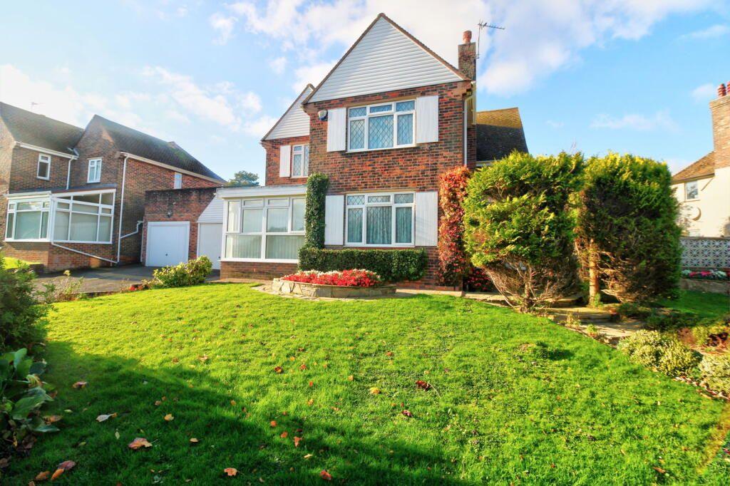 Kings Drive, Eastbourne BN21 3 bed detached house - £575,000