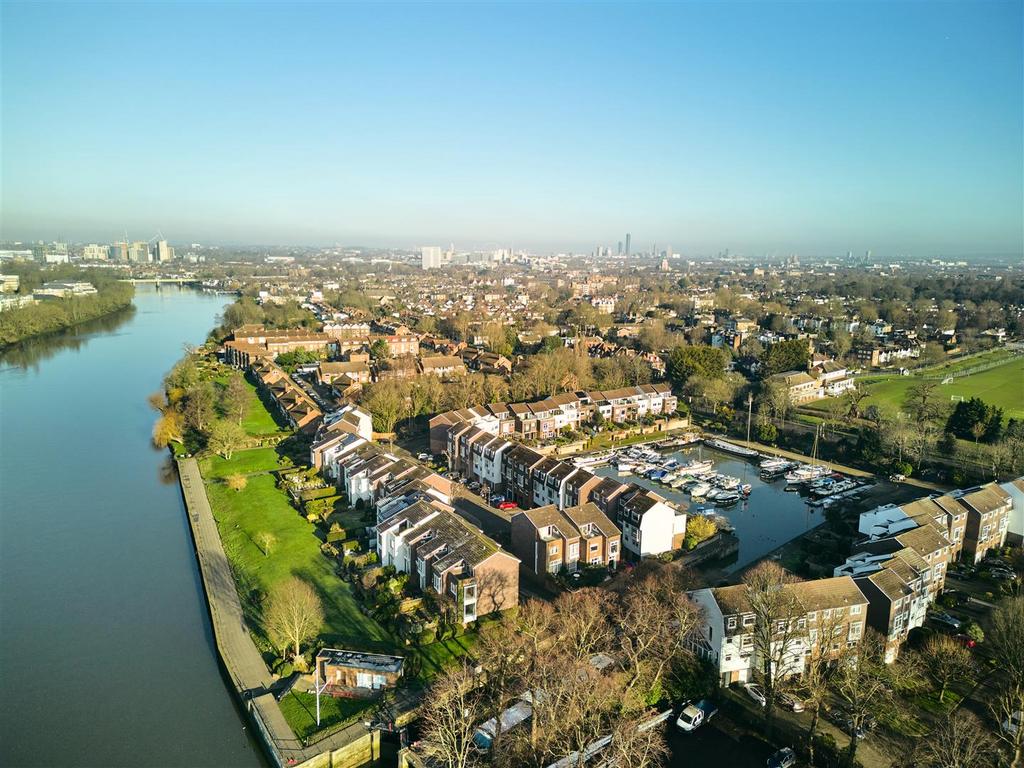 Chiswick Quay Marina, London, W4 6 bed townhouse for sale - £1,695,000