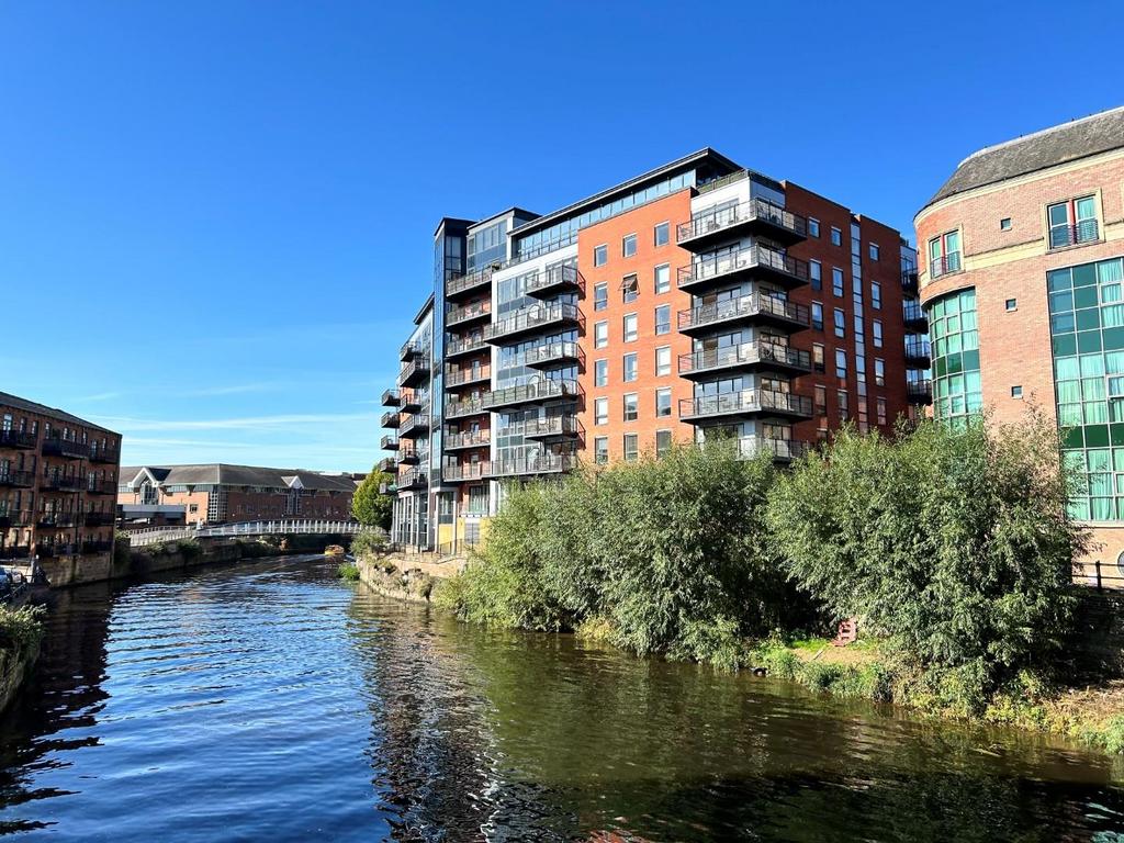 The Quays, Leeds 2 bed apartment - £1,400 pcm (£323 pw)