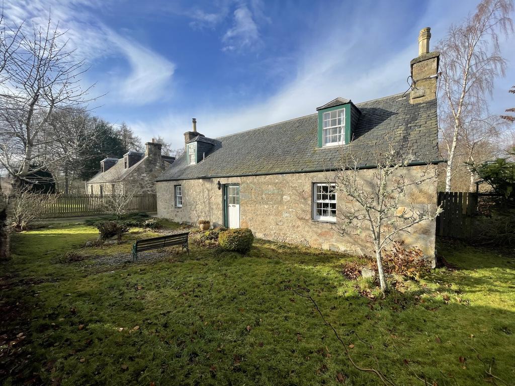 6 Glenferness, Glenferness, Nairn... 4 bed detached house - £275,000