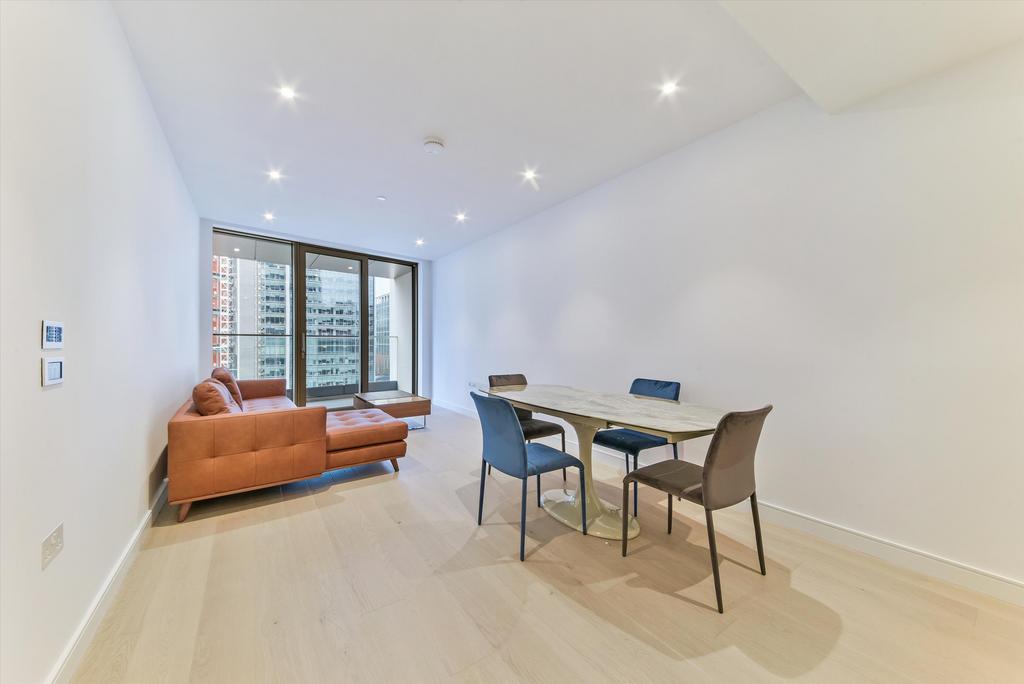 10 Park Drive, Canary Wharf, London, E14 2 bed flat - £3,683 pcm (£850 pw)