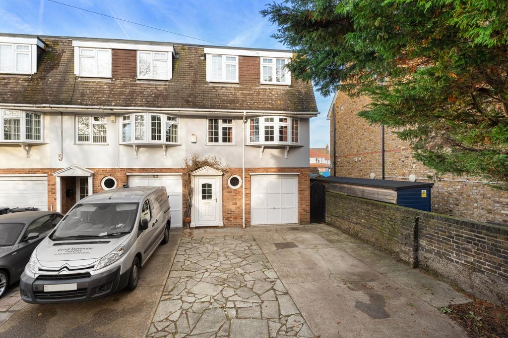 Pelham Road, Gravesend DA11 4 bed end of terrace house for sale - £450,000