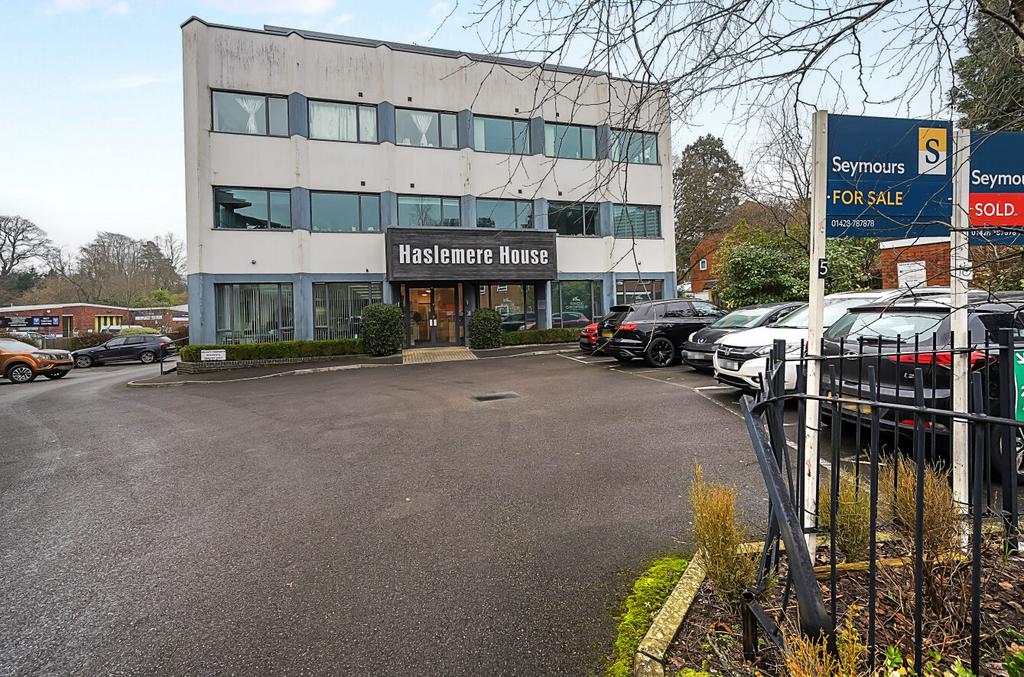 Lower Street, Haslemere, Surrey, GU27 1 bed flat for sale - £200,000
